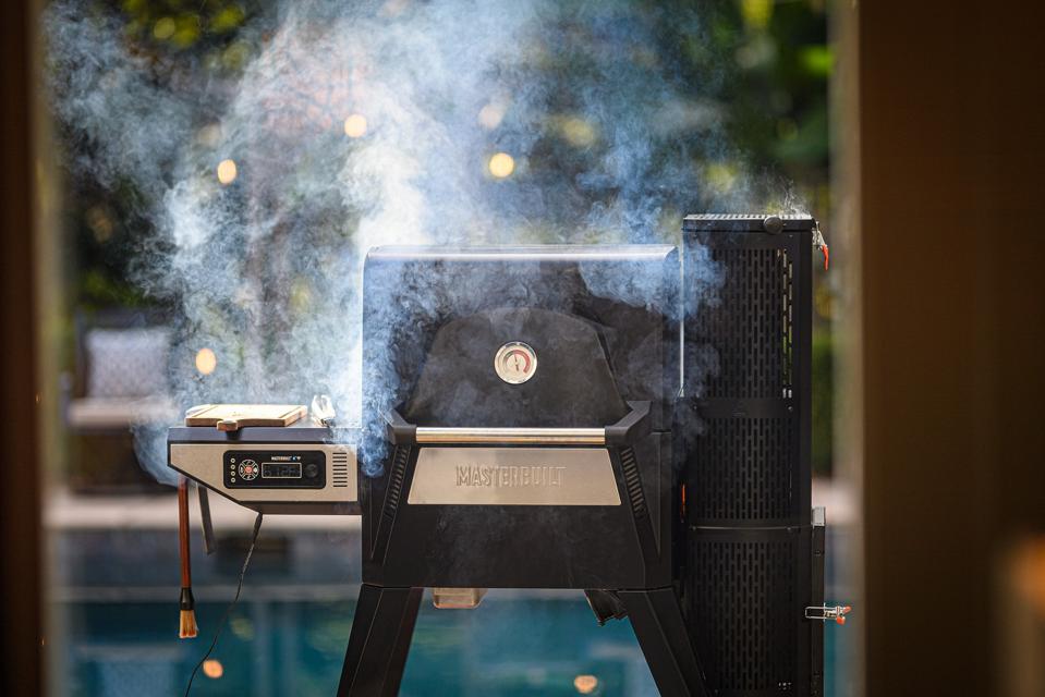 Masterbuilt® Gravity Series™ 1150 Digital Charcoal Grill and Smoker