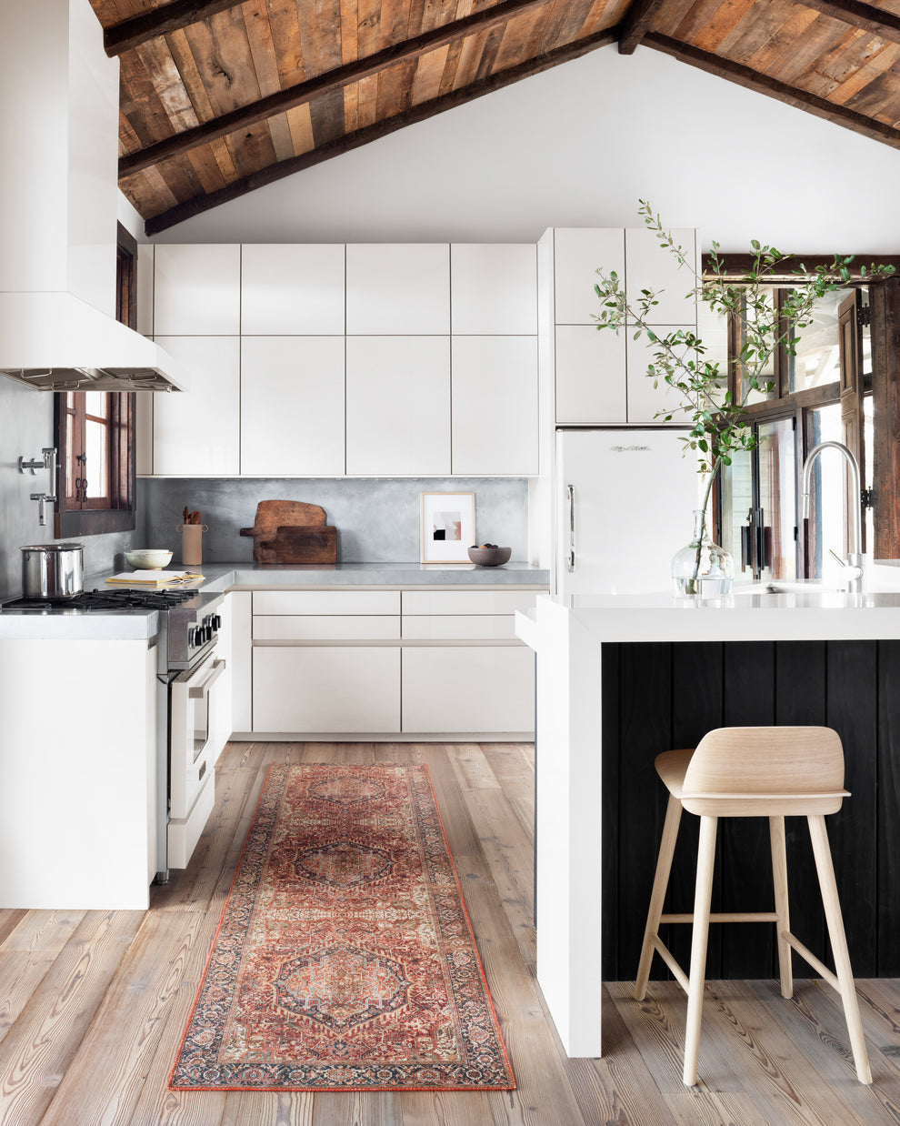 Loloi Rugs Layla Collection Rug in Red, Navy - 7'6" x 9'6"